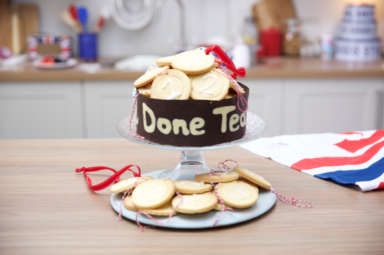 Chocolate collar cake - Recipes from a Normal Mum